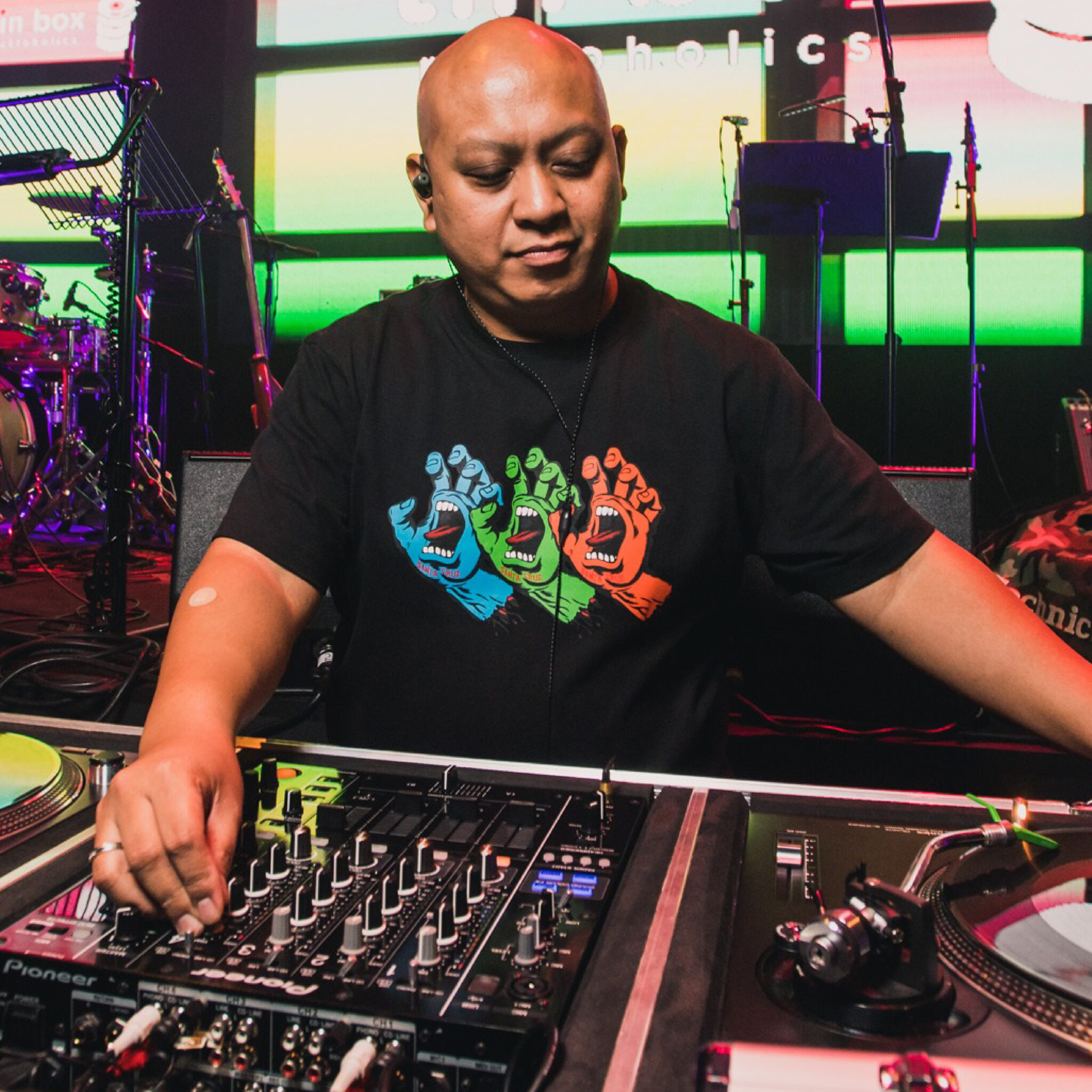 Live Performers - Simply Retro by Tin Box @ CHIJMES